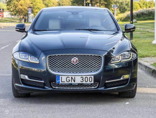 Zaļš Jaguar XJ 2015 Viļņa, ar dzinēja tilpumu 3.00 L un nobraukumu 111 tūkst. km par 15500 €, foto 2 vietnē AUTOMOTO.COM.LV