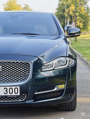 Zaļš Jaguar XJ 2015 Viļņa, ar dzinēja tilpumu 3.00 L un nobraukumu 111 tūkst. km par 15500 €, foto 4 vietnē AUTOMOTO.COM.LV