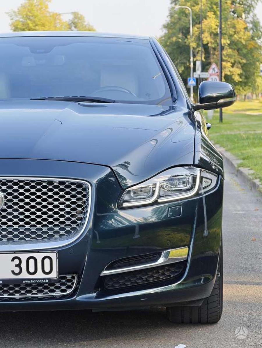 Zaļš Jaguar XJ 2015 Viļņa, ar dzinēja tilpumu 3.00 L un nobraukumu 111 tūkst. km par 15500 €, foto 4 vietnē AUTOMOTO.COM.LV