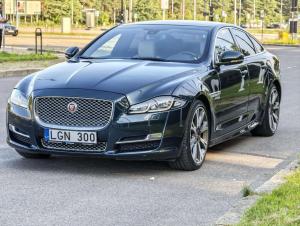 Zaļš Jaguar XJ 2015 Viļņa, ar dzinēja tilpumu 3.00 L un nobraukumu 111 tūkst. km par 15500 €, foto 5 vietnē AUTOMOTO.COM.LV