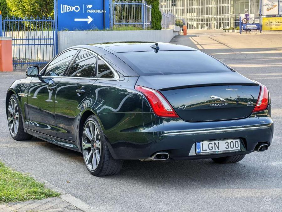 Zaļš Jaguar XJ 2015 Viļņa, ar dzinēja tilpumu 3.00 L un nobraukumu 111 tūkst. km par 15500 €, foto 6 vietnē AUTOMOTO.COM.LV