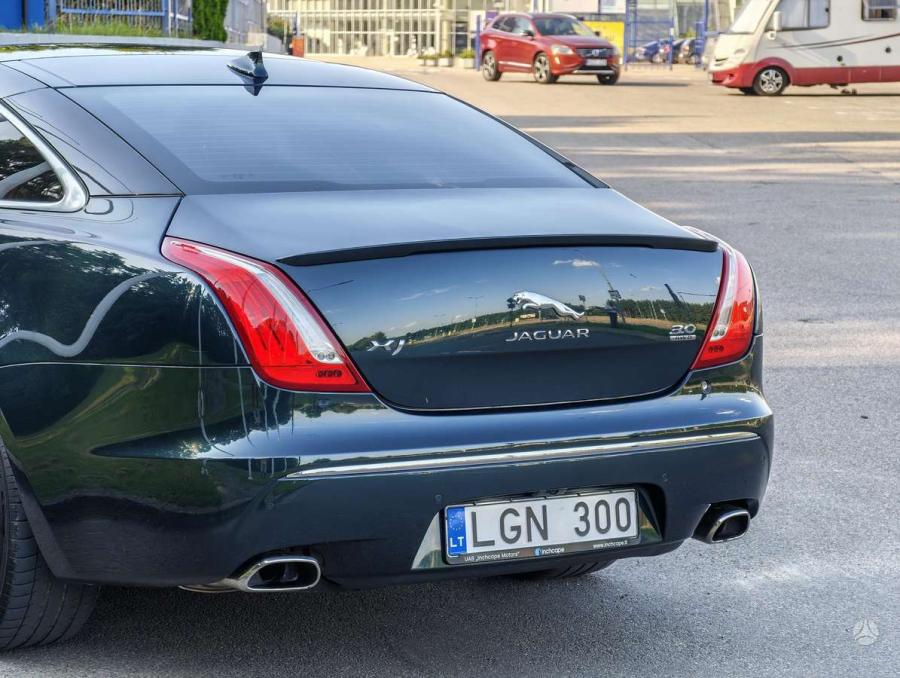 Zaļš Jaguar XJ 2015 Viļņa, ar dzinēja tilpumu 3.00 L un nobraukumu 111 tūkst. km par 15500 €, foto 7 vietnē AUTOMOTO.COM.LV