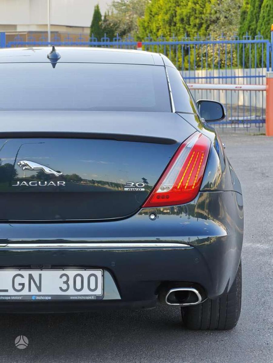 Zaļš Jaguar XJ 2015 Viļņa, ar dzinēja tilpumu 3.00 L un nobraukumu 111 tūkst. km par 15500 €, foto 10 vietnē AUTOMOTO.COM.LV