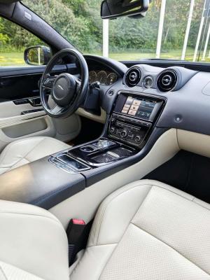 Zaļš Jaguar XJ 2015 Viļņa, ar dzinēja tilpumu 3.00 L un nobraukumu 111 tūkst. km par 15500 €, foto 13 vietnē AUTOMOTO.COM.LV