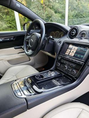 Zaļš Jaguar XJ 2015 Viļņa, ar dzinēja tilpumu 3.00 L un nobraukumu 111 tūkst. km par 15500 €, foto 14 vietnē AUTOMOTO.COM.LV