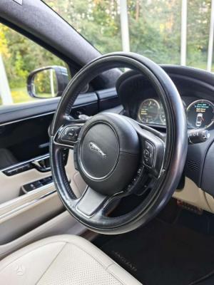 Zaļš Jaguar XJ 2015 Viļņa, ar dzinēja tilpumu 3.00 L un nobraukumu 111 tūkst. km par 15500 €, foto 15 vietnē AUTOMOTO.COM.LV