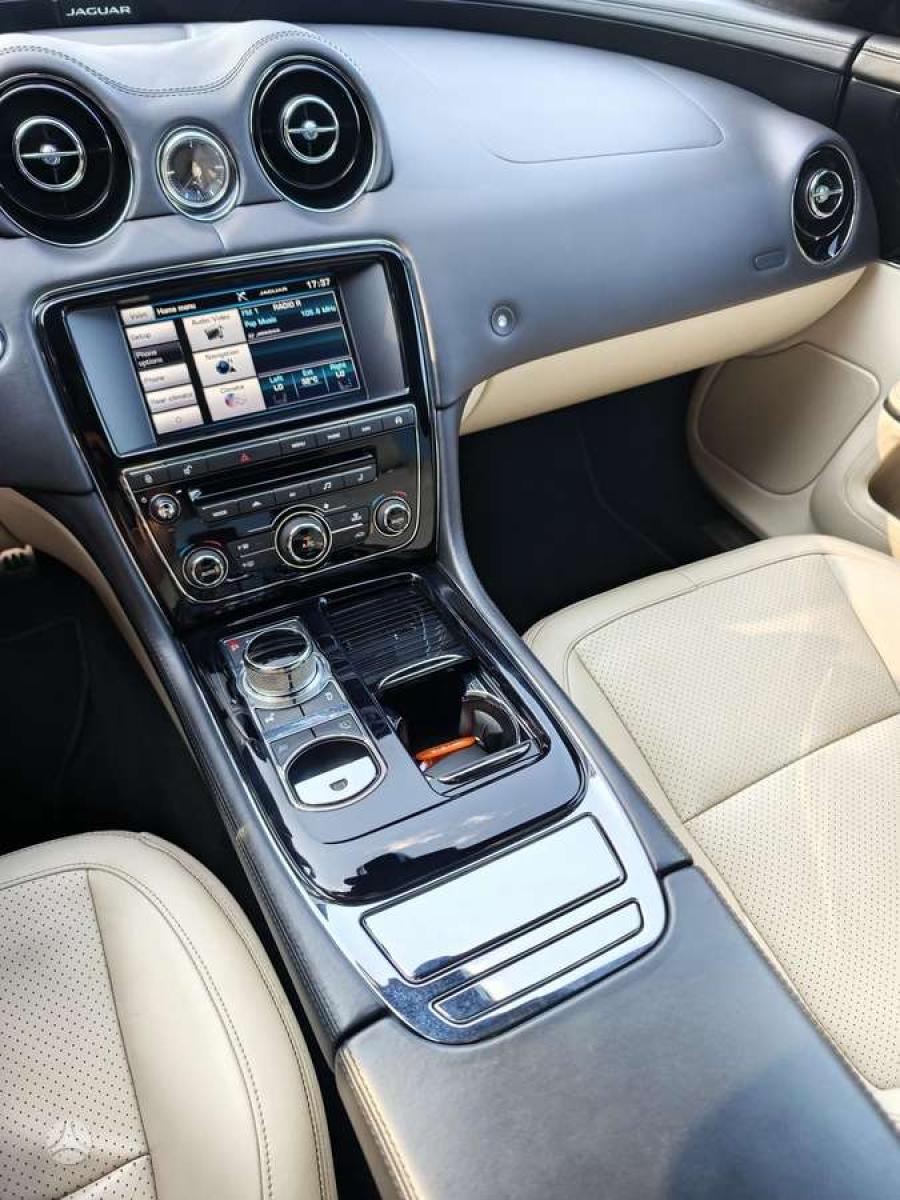 Zaļš Jaguar XJ 2015 Viļņa, ar dzinēja tilpumu 3.00 L un nobraukumu 111 tūkst. km par 15500 €, foto 20 vietnē AUTOMOTO.COM.LV