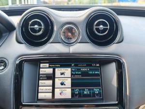 Zaļš Jaguar XJ 2015 Viļņa, ar dzinēja tilpumu 3.00 L un nobraukumu 111 tūkst. km par 15500 €, foto 21 vietnē AUTOMOTO.COM.LV