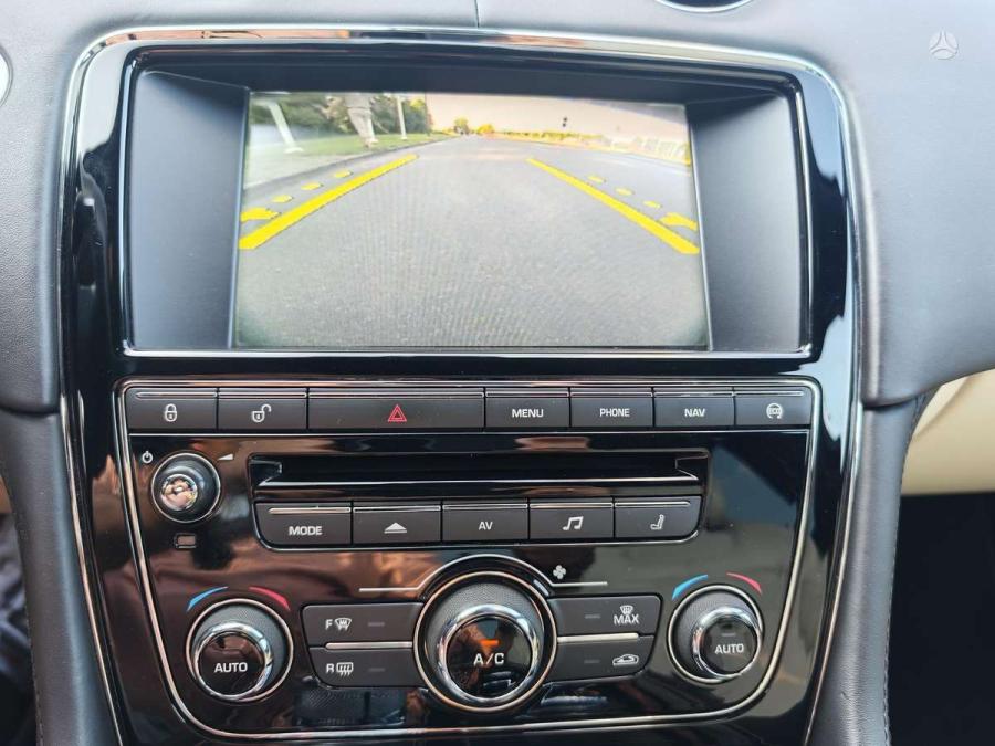 Zaļš Jaguar XJ 2015 Viļņa, ar dzinēja tilpumu 3.00 L un nobraukumu 111 tūkst. km par 15500 €, foto 22 vietnē AUTOMOTO.COM.LV