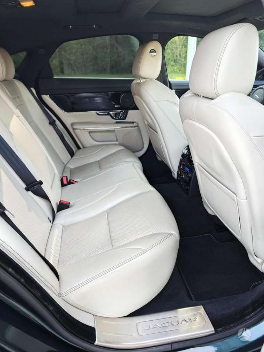 Zaļš Jaguar XJ 2015 Viļņa, ar dzinēja tilpumu 3.00 L un nobraukumu 111 tūkst. km par 15500 €, foto 31 vietnē AUTOMOTO.COM.LV