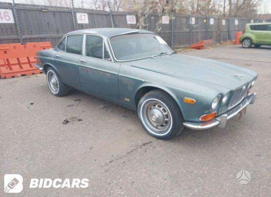 Pelēks Jaguar XJ 1970 Panevēža, ar dzinēja tilpumu 5.70 L un nobraukumu 111 tūkst. km par 5900 €, foto 1 vietnē AUTOMOTO.COM.LV