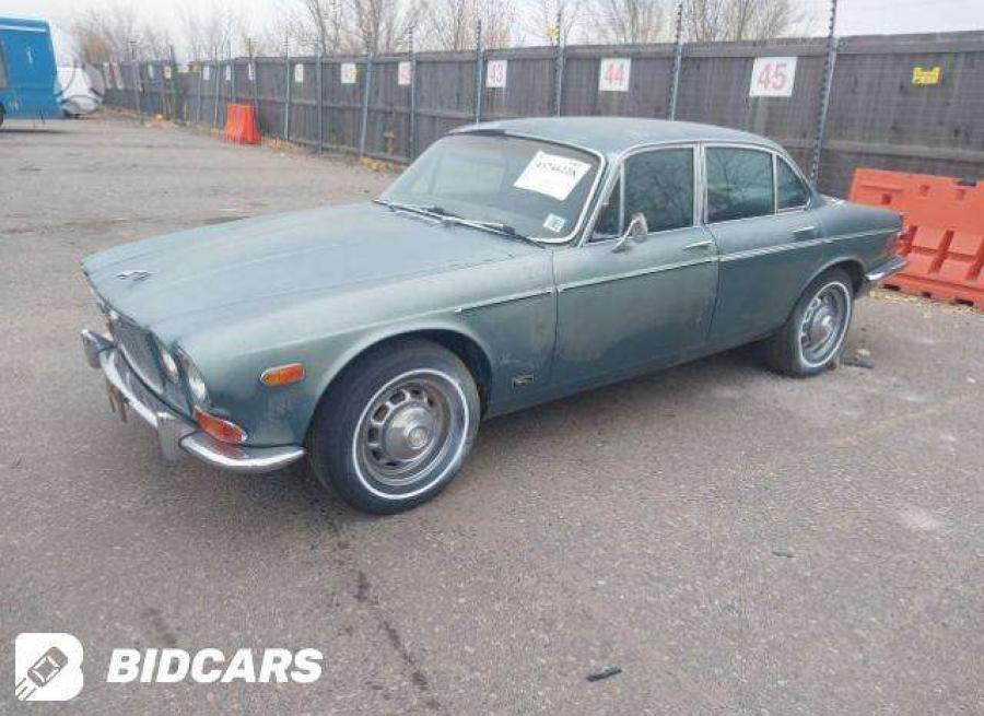 Pelēks Jaguar XJ 1970 Panevēža, ar dzinēja tilpumu 5.70 L un nobraukumu 111 tūkst. km par 5900 €, foto 3 vietnē AUTOMOTO.COM.LV