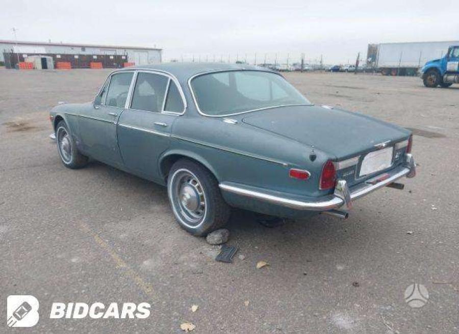 Pelēks Jaguar XJ 1970 Panevēža, ar dzinēja tilpumu 5.70 L un nobraukumu 111 tūkst. km par 5900 €, foto 4 vietnē AUTOMOTO.COM.LV