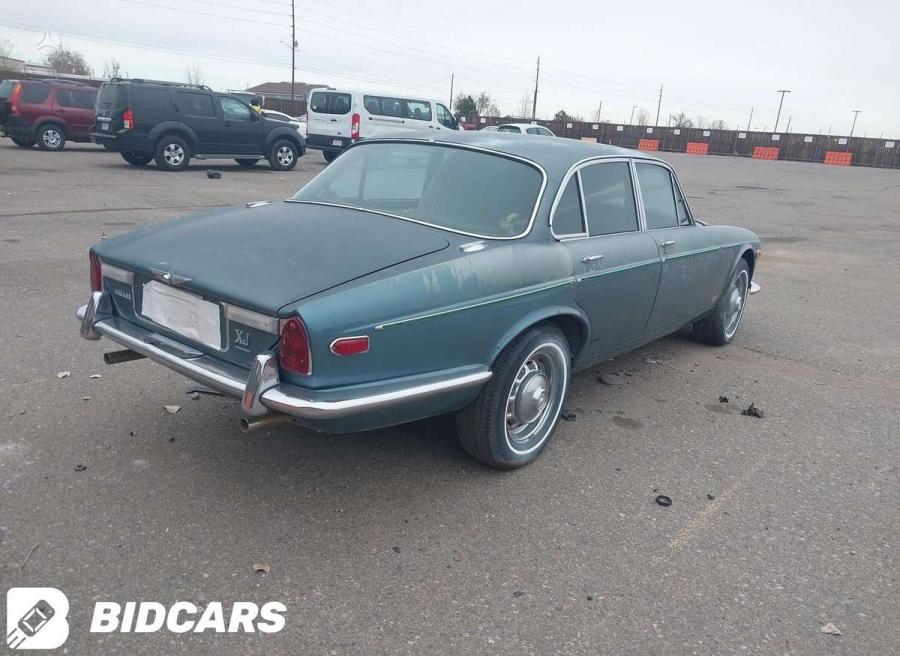 Pelēks Jaguar XJ 1970 Panevēža, ar dzinēja tilpumu 5.70 L un nobraukumu 111 tūkst. km par 5900 €, foto 5 vietnē AUTOMOTO.COM.LV