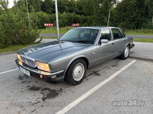 Pelēks Jaguar XJ 1989 Tallina, ar dzinēja tilpumu 3.60 L un nobraukumu 255 tūkst. km par 3000 €, foto  vietnē AUTOMOTO.COM.LV