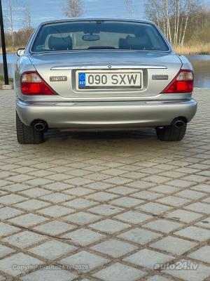 Pelēks Jaguar XJ 1998 Tallina, ar dzinēja tilpumu 3.20 L un nobraukumu 64 tūkst. km par 7500 €, foto  vietnē AUTOMOTO.COM.LV
