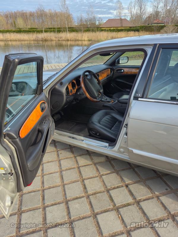 Pelēks Jaguar XJ 1998 Tallina, ar dzinēja tilpumu 3.20 L un nobraukumu 64 tūkst. km par 7500 €, foto 3 vietnē AUTOMOTO.COM.LV