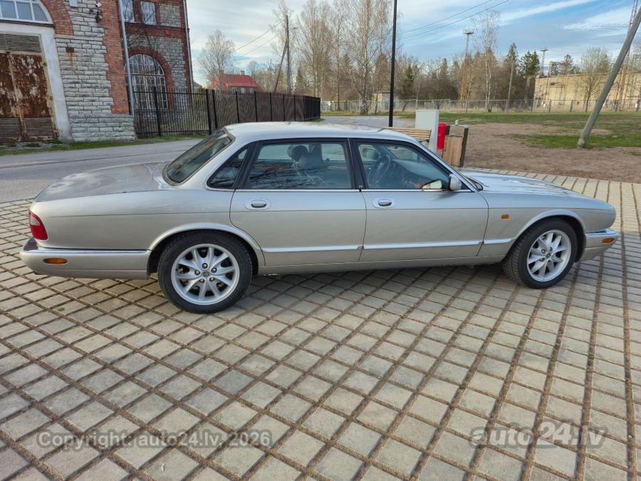 Pelēks Jaguar XJ 1998 Tallina, ar dzinēja tilpumu 3.20 L un nobraukumu 64 tūkst. km par 7500 €, foto 9 vietnē AUTOMOTO.COM.LV