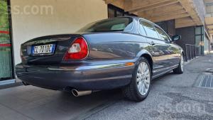 Pelēks Jaguar XJ 2003 Rīga, ar dzinēja tilpumu 3.50 L un nobraukumu 72 tūkst. km par 15000 €, foto 2 vietnē AUTOMOTO.COM.LV