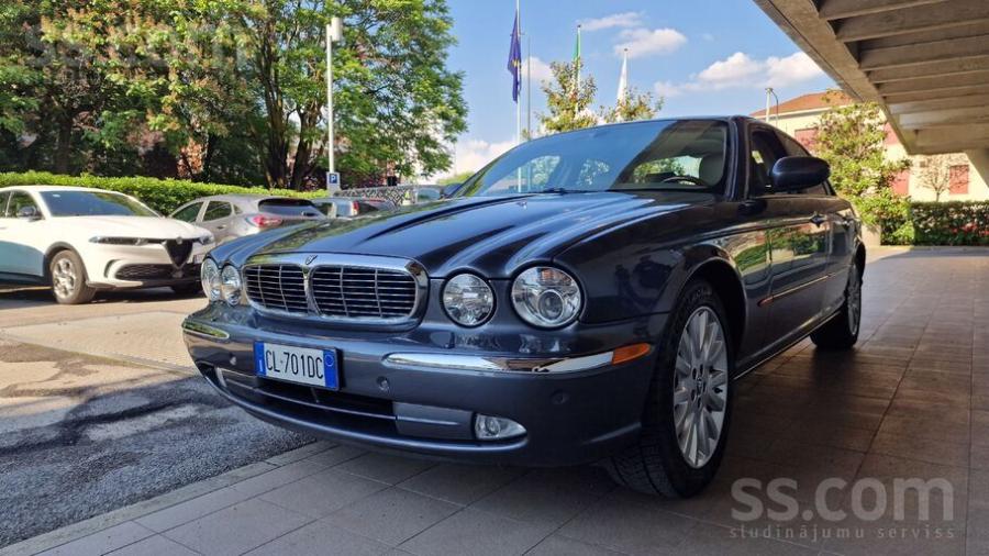 Pelēks Jaguar XJ 2003 Rīga, ar dzinēja tilpumu 3.50 L un nobraukumu 72 tūkst. km par 15000 €, foto 3 vietnē AUTOMOTO.COM.LV
