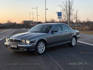 Pelēks Jaguar XJ 2003 Rīga, ar dzinēja tilpumu 4.20 L un nobraukumu 308 tūkst. km par 10000 €, foto 3 vietnē AUTOMOTO.COM.LV