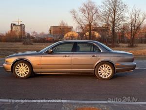 Pelēks Jaguar XJ 2003 Rīga, ar dzinēja tilpumu 4.20 L un nobraukumu 308 tūkst. km par 10000 €, foto 4 vietnē AUTOMOTO.COM.LV