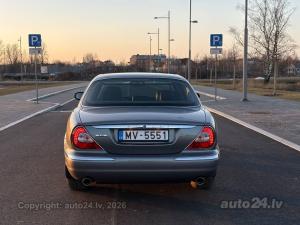 Pelēks Jaguar XJ 2003 Rīga, ar dzinēja tilpumu 4.20 L un nobraukumu 308 tūkst. km par 10000 €, foto 6 vietnē AUTOMOTO.COM.LV