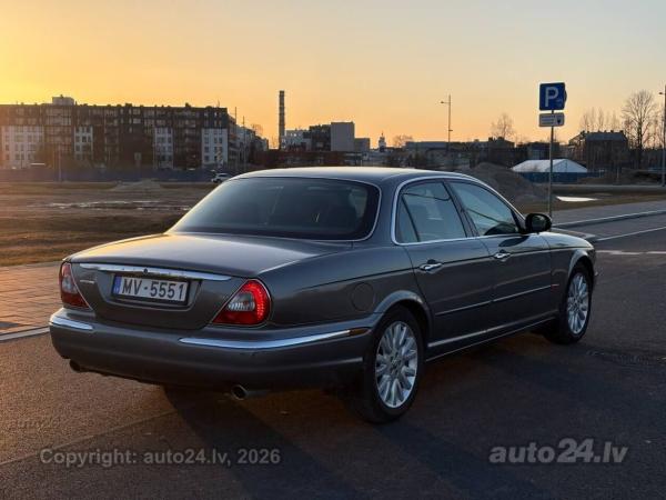 Pelēks Jaguar XJ 2003 Rīga, ar dzinēja tilpumu 4.20 L un nobraukumu 308 tūkst. km par 10000 €, foto 7 vietnē AUTOMOTO.COM.LV