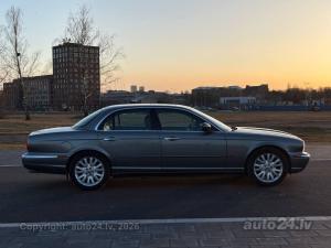 Pelēks Jaguar XJ 2003 Rīga, ar dzinēja tilpumu 4.20 L un nobraukumu 308 tūkst. km par 10000 €, foto 8 vietnē AUTOMOTO.COM.LV