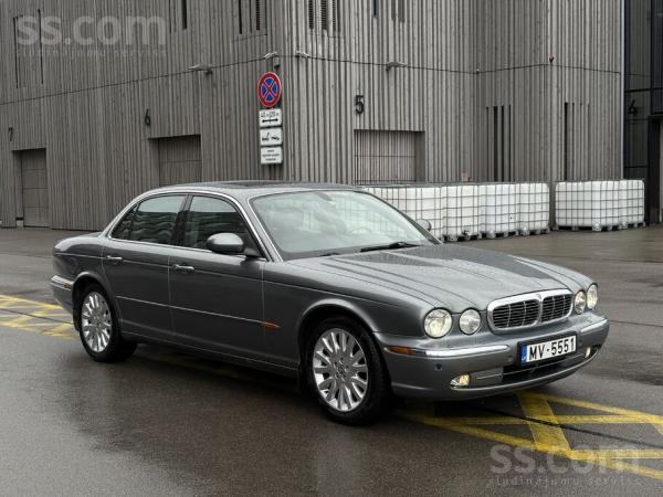 Pelēks Jaguar XJ 2003 Rīga, ar dzinēja tilpumu 4.20 L un nobraukumu 310 tūkst. km par 9800 €, foto 1 vietnē AUTOMOTO.COM.LV