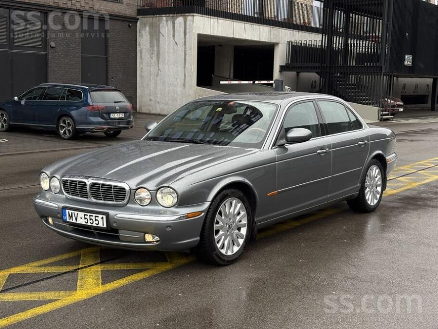 Pelēks Jaguar XJ 2003 Rīga, ar dzinēja tilpumu 4.20 L un nobraukumu 310 tūkst. km par 9800 €, foto 4 vietnē AUTOMOTO.COM.LV