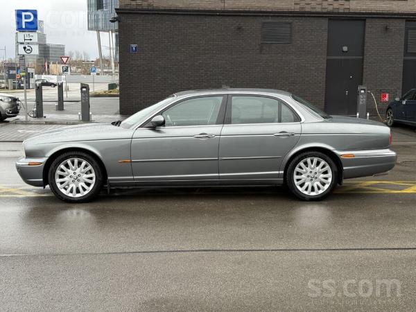 Pelēks Jaguar XJ 2003 Rīga, ar dzinēja tilpumu 4.20 L un nobraukumu 310 tūkst. km par 9800 €, foto 4 vietnē AUTOMOTO.COM.LV