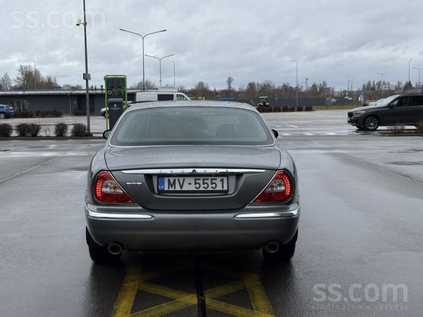 Pelēks Jaguar XJ 2003 Rīga, ar dzinēja tilpumu 4.20 L un nobraukumu 310 tūkst. km par 9800 €, foto 6 vietnē AUTOMOTO.COM.LV