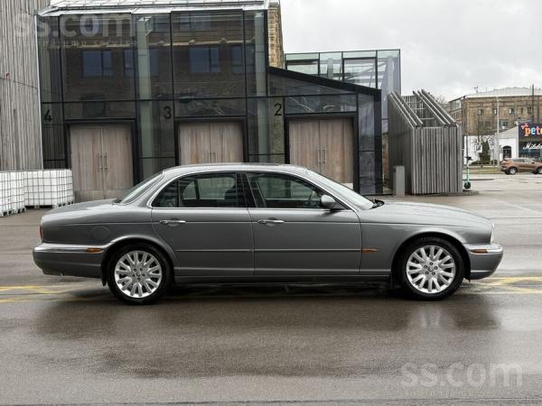 Pelēks Jaguar XJ 2003 Rīga, ar dzinēja tilpumu 4.20 L un nobraukumu 310 tūkst. km par 9800 €, foto 8 vietnē AUTOMOTO.COM.LV