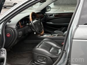 Pelēks Jaguar XJ 2003 Rīga, ar dzinēja tilpumu 4.20 L un nobraukumu 310 tūkst. km par 9800 €, foto 12 vietnē AUTOMOTO.COM.LV