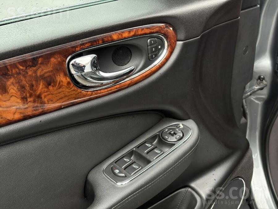 Pelēks Jaguar XJ 2003 Rīga, ar dzinēja tilpumu 4.20 L un nobraukumu 310 tūkst. km par 9800 €, foto 15 vietnē AUTOMOTO.COM.LV