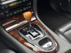 Pelēks Jaguar XJ 2003 Rīga, ar dzinēja tilpumu 4.20 L un nobraukumu 310 tūkst. km par 9800 €, foto 18 vietnē AUTOMOTO.COM.LV