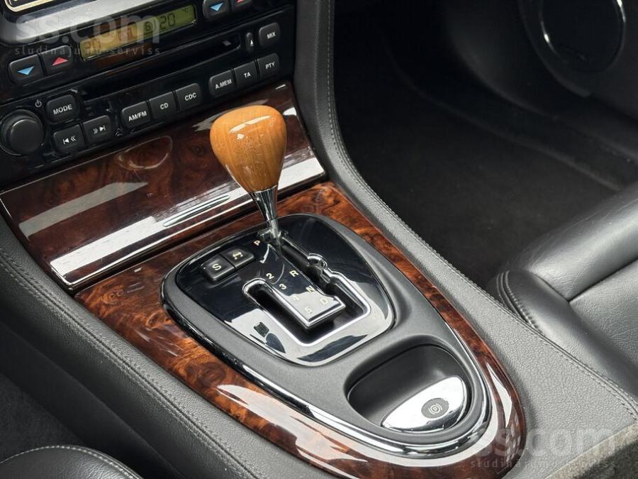 Pelēks Jaguar XJ 2003 Rīga, ar dzinēja tilpumu 4.20 L un nobraukumu 310 tūkst. km par 9800 €, foto 18 vietnē AUTOMOTO.COM.LV
