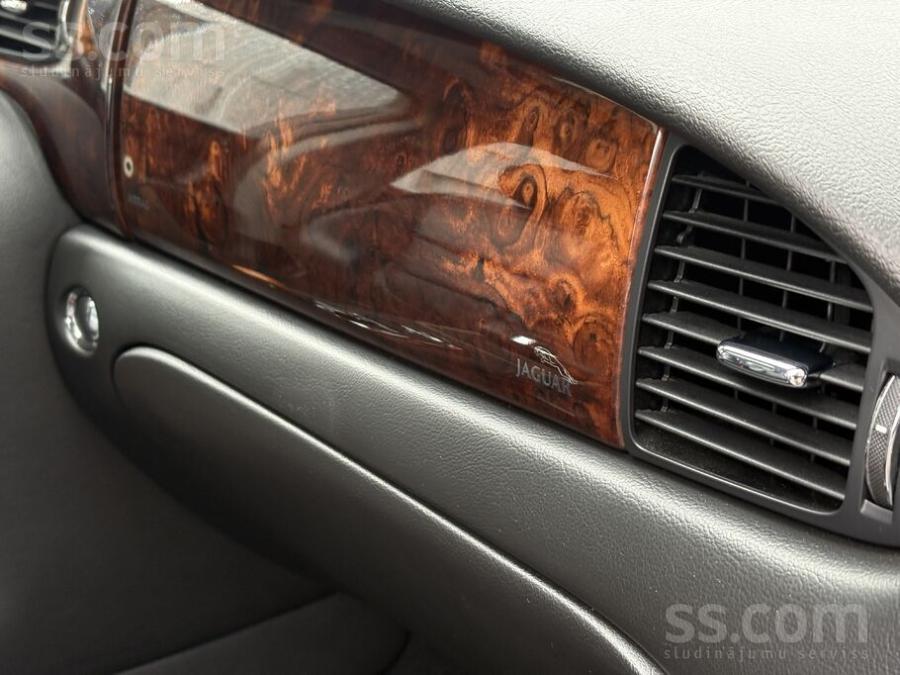 Pelēks Jaguar XJ 2003 Rīga, ar dzinēja tilpumu 4.20 L un nobraukumu 310 tūkst. km par 9800 €, foto 21 vietnē AUTOMOTO.COM.LV