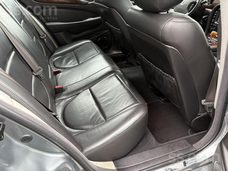 Pelēks Jaguar XJ 2003 Rīga, ar dzinēja tilpumu 4.20 L un nobraukumu 310 tūkst. km par 9800 €, foto 25 vietnē AUTOMOTO.COM.LV