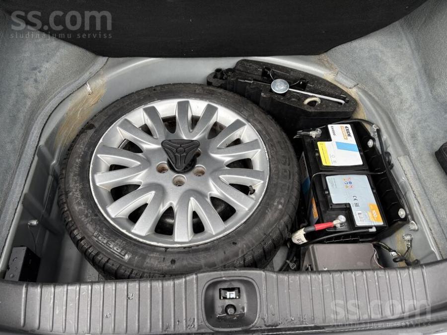 Pelēks Jaguar XJ 2003 Rīga, ar dzinēja tilpumu 4.20 L un nobraukumu 310 tūkst. km par 9800 €, foto 31 vietnē AUTOMOTO.COM.LV