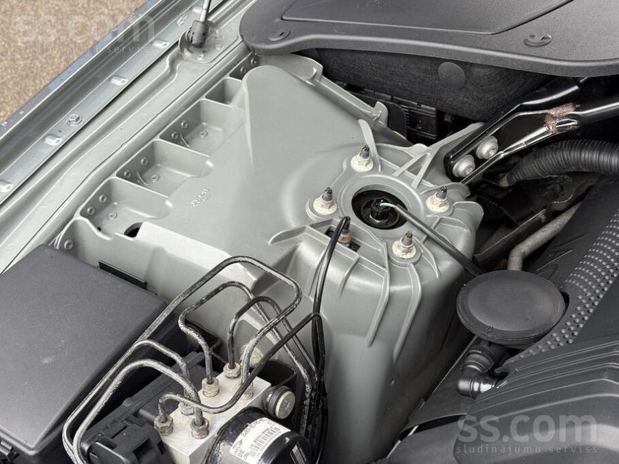 Pelēks Jaguar XJ 2003 Rīga, ar dzinēja tilpumu 4.20 L un nobraukumu 310 tūkst. km par 9800 €, foto 32 vietnē AUTOMOTO.COM.LV