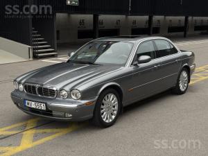 Ягуар Икс Джей 2003 в Рига на AUTOMOTO.COM.LV Серый Ягуар Икс Джей 2003 в Рига, объемом двигателя 4.20 л и пробегом 312 тыс. км за 8100 €, фото 1 на AUTOMOTO.COM.LV
