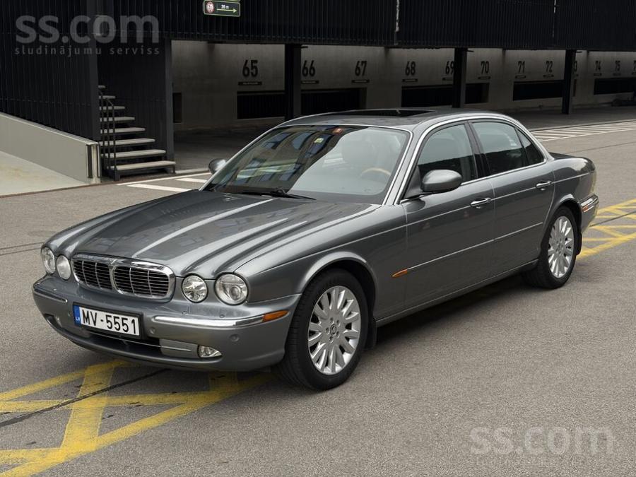 Pelēks Jaguar XJ 2003 Rīga, ar dzinēja tilpumu 4.20 L un nobraukumu 312 tūkst. km par 8100 €, foto 1 vietnē AUTOMOTO.COM.LV