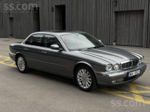 Pelēks Jaguar XJ 2003 Rīga, ar dzinēja tilpumu 4.20 L un nobraukumu 312 tūkst. km par 8100 €, foto 4 vietnē AUTOMOTO.COM.LV