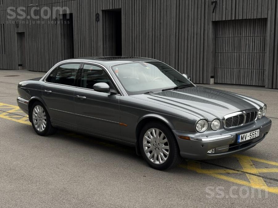Pelēks Jaguar XJ 2003 Rīga, ar dzinēja tilpumu 4.20 L un nobraukumu 312 tūkst. km par 8100 €, foto 4 vietnē AUTOMOTO.COM.LV