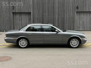 Pelēks Jaguar XJ 2003 Rīga, ar dzinēja tilpumu 4.20 L un nobraukumu 312 tūkst. km par 8100 €, foto 5 vietnē AUTOMOTO.COM.LV