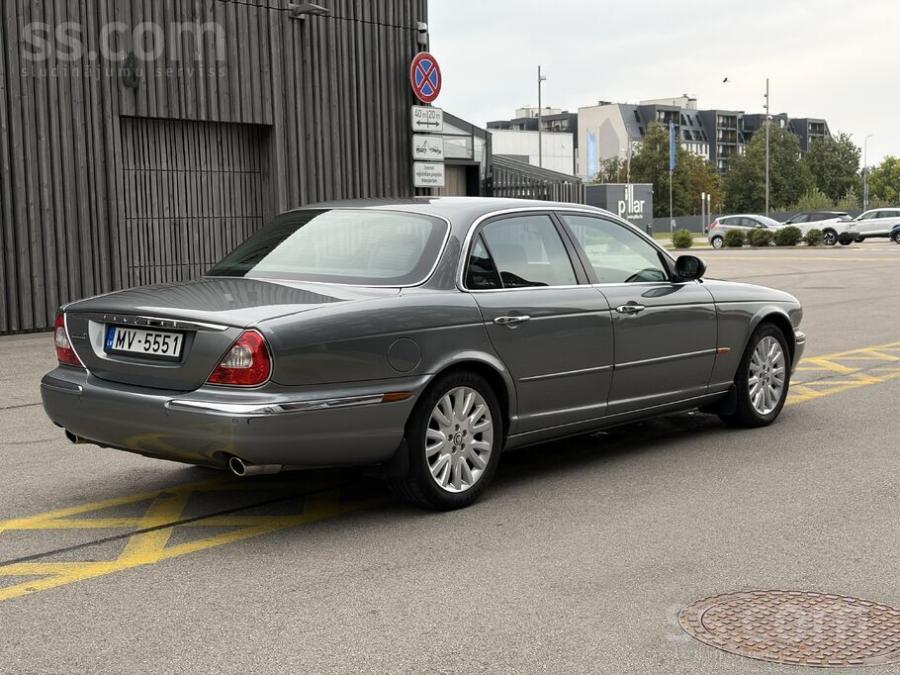 Pelēks Jaguar XJ 2003 Rīga, ar dzinēja tilpumu 4.20 L un nobraukumu 312 tūkst. km par 8100 €, foto 6 vietnē AUTOMOTO.COM.LV