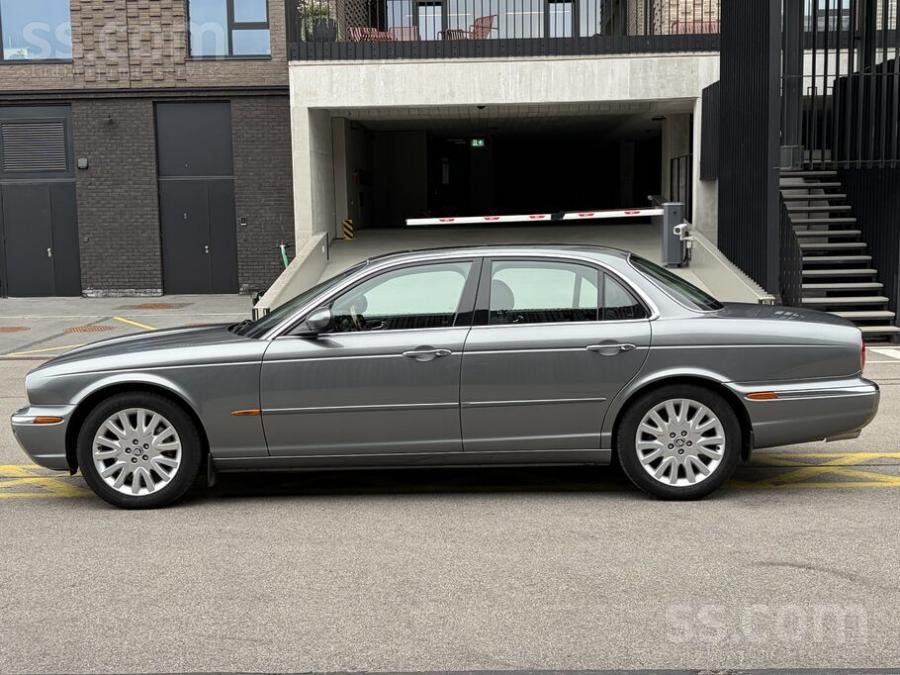 Pelēks Jaguar XJ 2003 Rīga, ar dzinēja tilpumu 4.20 L un nobraukumu 312 tūkst. km par 8100 €, foto 9 vietnē AUTOMOTO.COM.LV