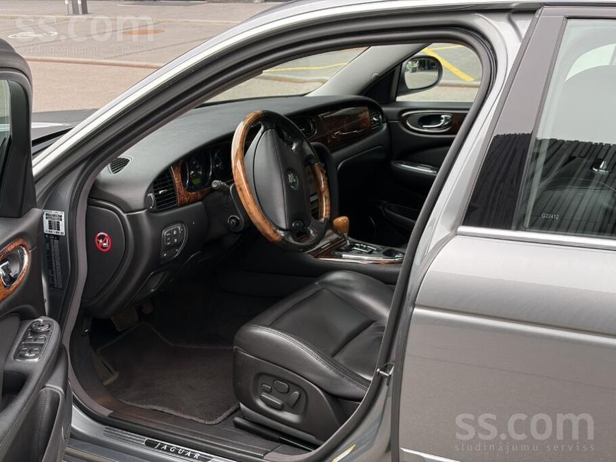 Pelēks Jaguar XJ 2003 Rīga, ar dzinēja tilpumu 4.20 L un nobraukumu 312 tūkst. km par 8100 €, foto 11 vietnē AUTOMOTO.COM.LV